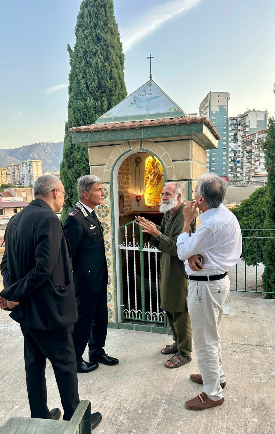 Il Generale Ubaldo Del Monaco visita la Missione “Speranza e Carità ...