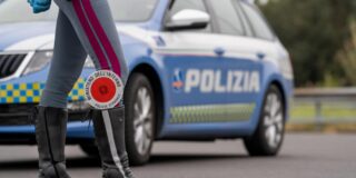 Catania, ciclista percorre scalzo la tangenziale con bici non omologata ...